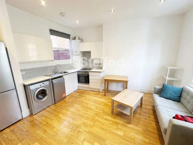 To Let 1 bedroom Flat, Beresford Road, London N8 £385 pw