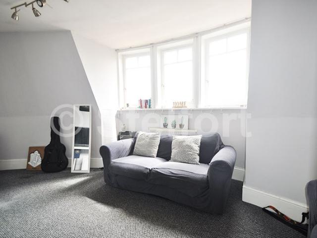 To Let 1 bedroom Flat, Deptford Broadway, London, SE8 £1,425 pcm