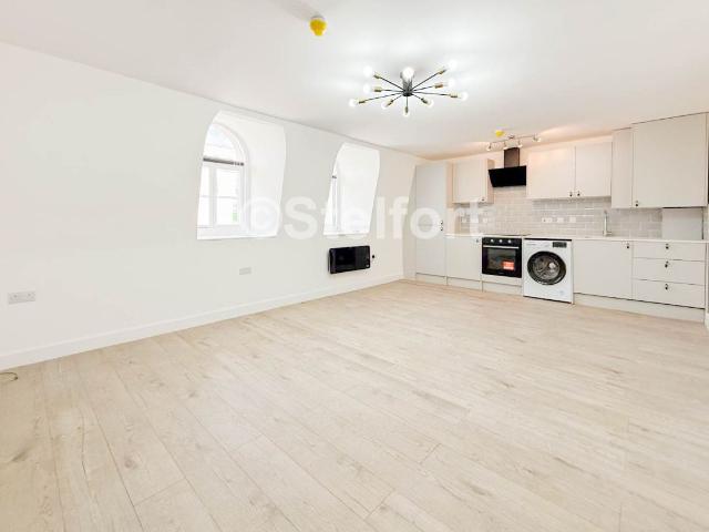 To Let 1 bedroom Flat, Holloway Road, London N7 £2,000 pcm
