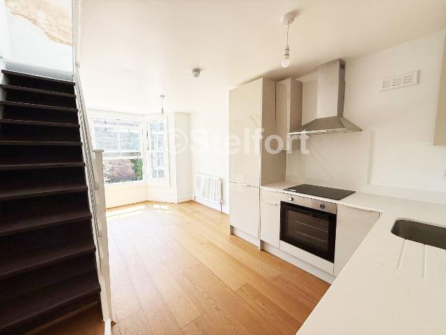 To Let 1 bedroom Flat, Newick Road, London, E5 £1,750 pcm