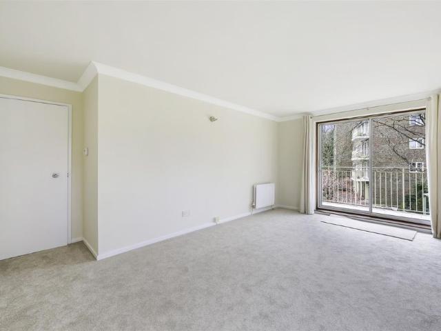 To Let 2 Bed Apartment