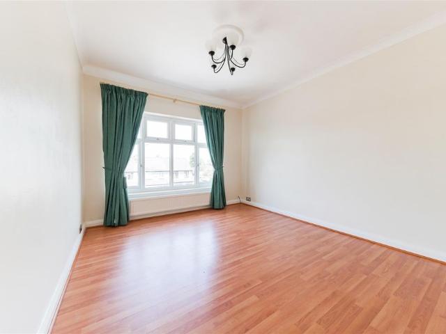 To Let 2 Bed Apartment
