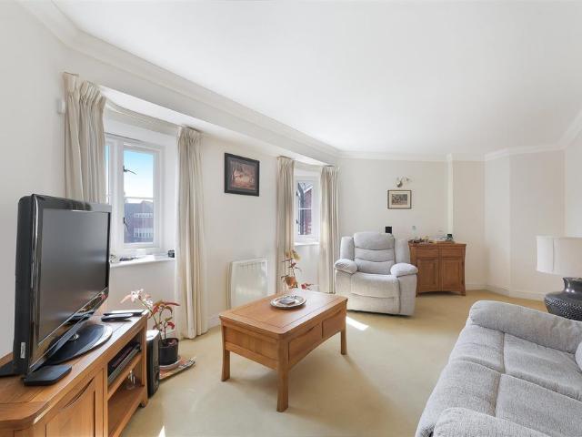To Let 2 Bed Apartment