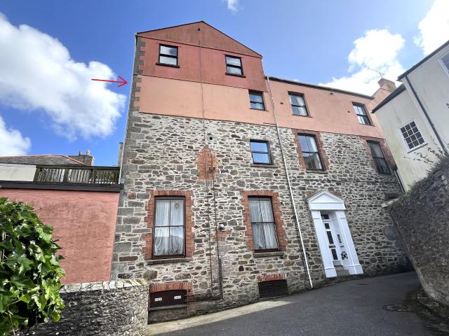 To Let 2 Bed Flat