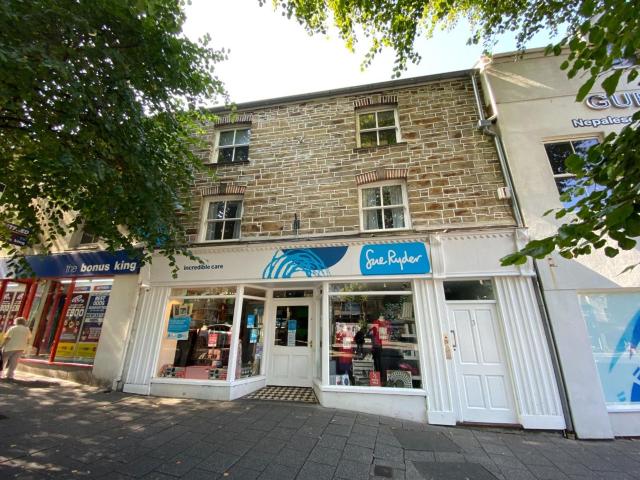 To Let 2 Bed Flat