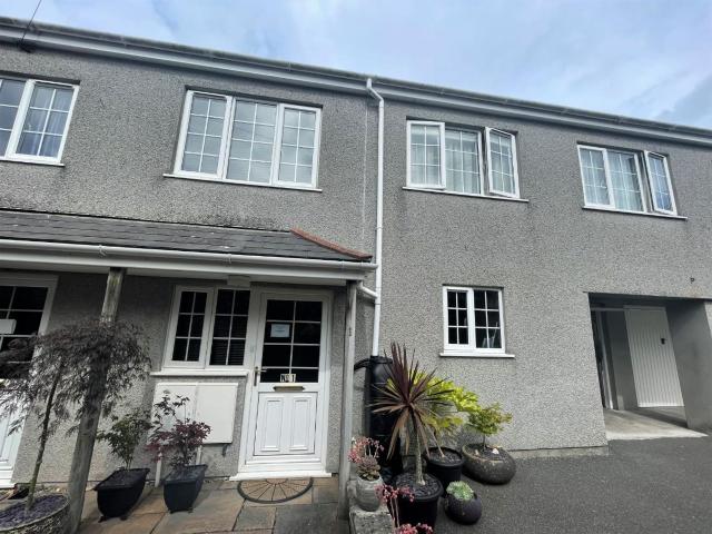 To Let 2 Bed House