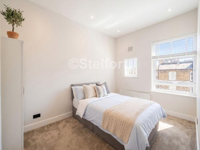 To Let 2 bedroom Apartment, Friern Barnet Road, London, N11 £2,000 pcm