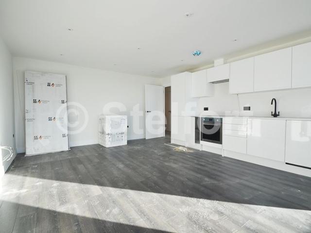 To Let 2 bedroom Apartment, Granville Road, London, NW2 £2,450 pcm