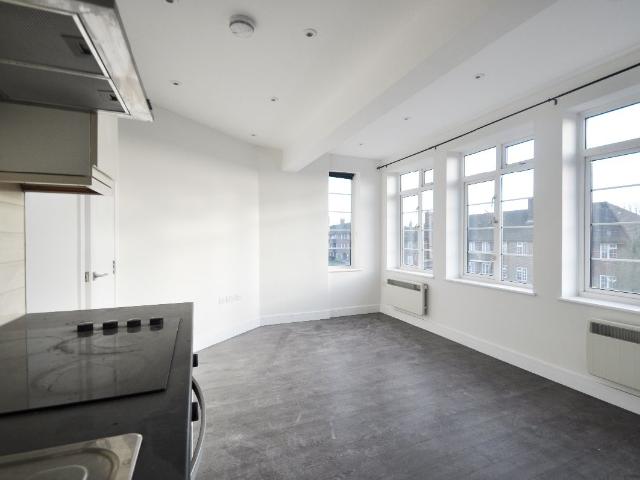 To Let 2 bedroom Apartment, Mottingham Road, London SE9 £1,600 pcm