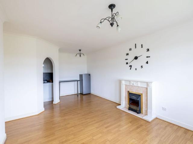To Let 2 Bedroom Flat