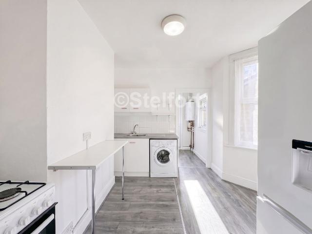 To Let 2 bedroom Flat, Boleyn Road, London, E7 £1,700 pcm