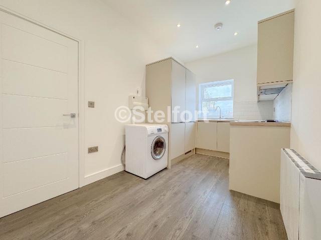 To Let 2 bedroom Flat, Leytonstone Road, London E15 £1,750 pcm