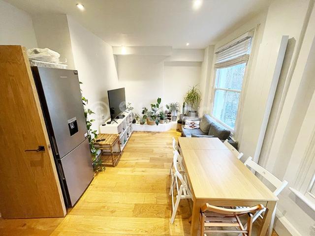 To Let 2 bedroom Flat, Stock Orchard Crescent, London N7 £585 pw