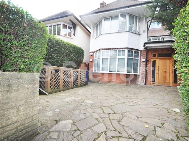 To Let 2 bedroom Flat, The Ridgeway, London, NW11 £450 pw