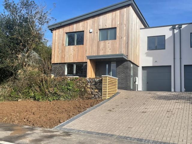To Let 4 Bed House