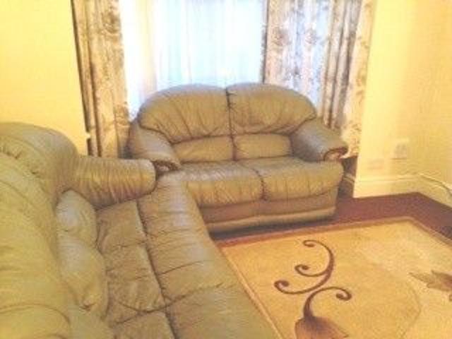 To Let 4 Bed House – between Newland Ave / Bev Rd HU5