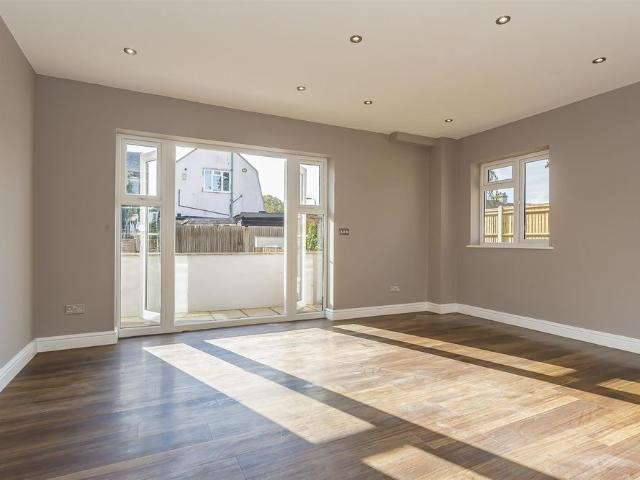 To Let 4 Bed House Semi Detached
