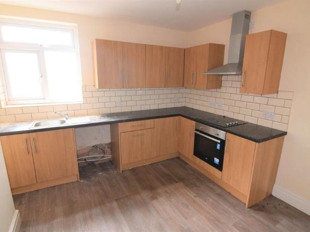 To Let 4 Bed Maisonette