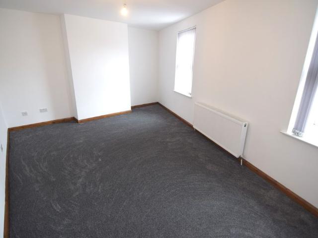 To Let 4 Bed Mid Terraced House