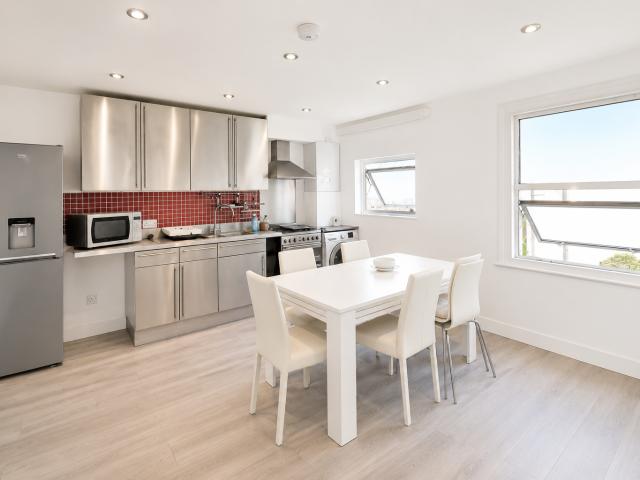 To Let 4 bedroom Flat, Alfred Road, London W3 6LH £3,750 pcm
