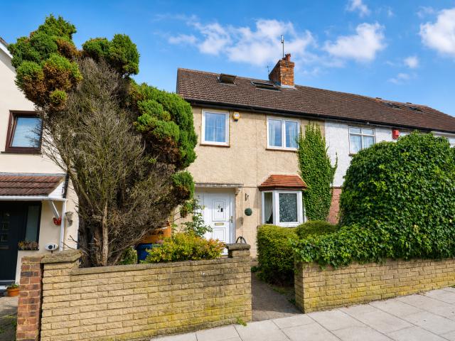 To Let 4 bedroom Terraced house, Long Drive, London £3,400 pcm