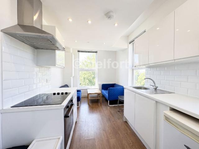 To Let 5 bedroom Maisonette, Holloway Road, London, N7 £4,750 pcm