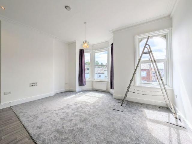 To Let – King Street, Southport Town Centre, PR8 – Three Bedroom First Floor Apt