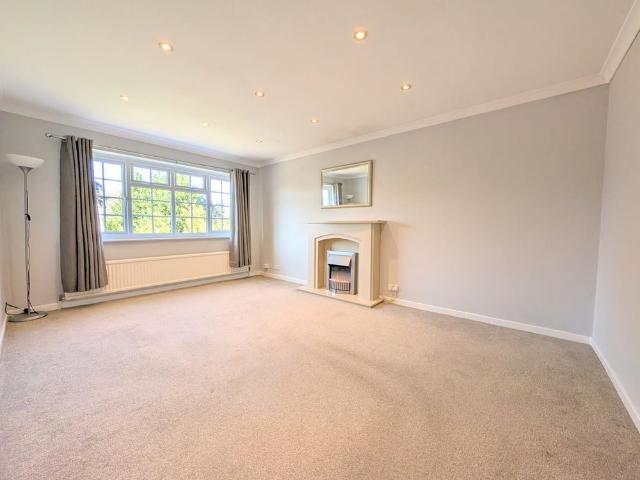 To Let – Salford Court, Salford Road, Ainsdale, PR8 – Two Bedroom First Floor Apt