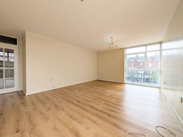 To Let – Sandown Court, Albert Road, Southport Town Centre – 2 Bed Apt