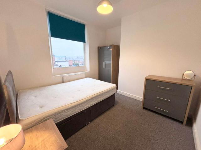 To Let Silver Royd Hill Room 1, Armley, Leeds Lets Live Leeds