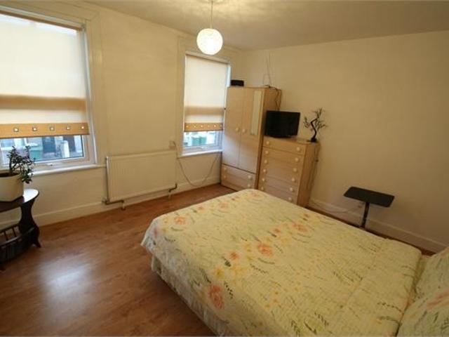 To LET Studio Flat