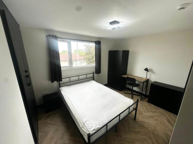 To Let Stonecliffe Lawn Room 4, Farnley, Leeds Lets Live Leeds