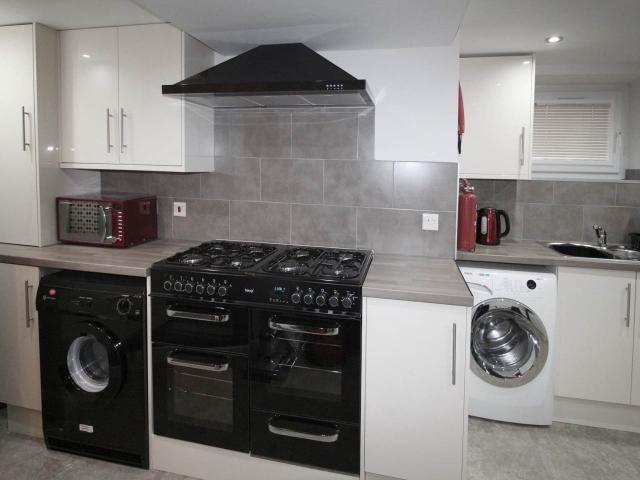 To Let Rosemont Walk Room 1, Bramley, Leeds Lets Live Leeds