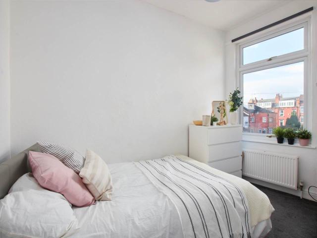 To Let Wetherby Grove Room 3, Burley, Leeds Lets Live Leeds