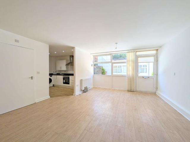 To Let – The Courtyard, Lord Street, Southport Town Centre – Studio Flat