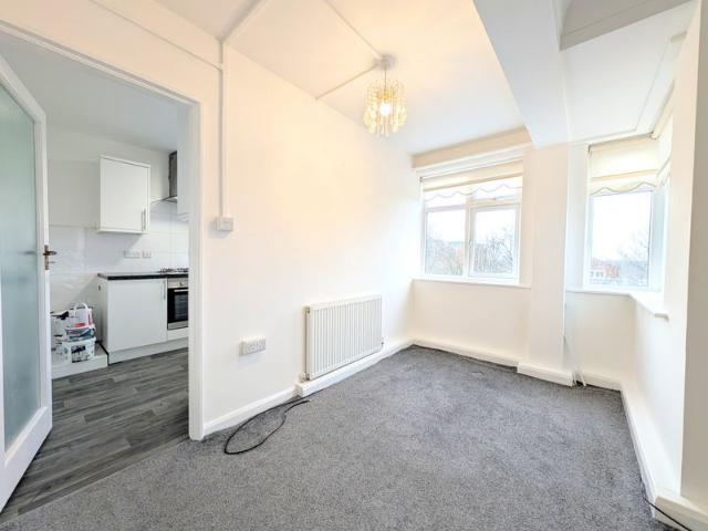 To Let – Viceroy Court, Lord Street, Southport – Two Bedroom Third Floor Apt