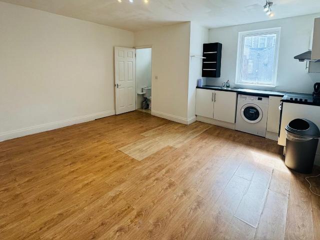 To Rent Myron Place, Lewisham, London, SE13 £1,250 pcm Tenancy Info