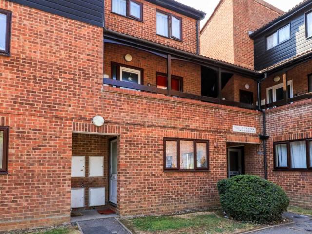 To Rent Middlefield, Hatfield, AL10 £1,700 pcm