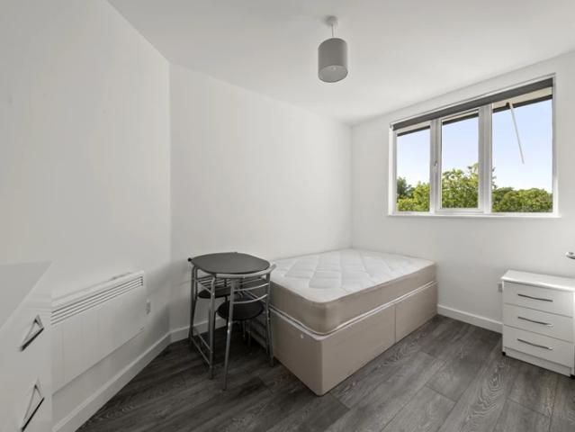 To Rent Broadway Buildings, Boston Road, Hanwell, W7