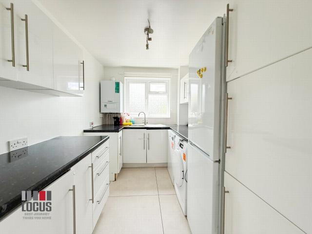 To Rent Hamels Drive, Hertford, Hertfordshire, SG13 Must be seen £1,250 pcm Tenancy Info