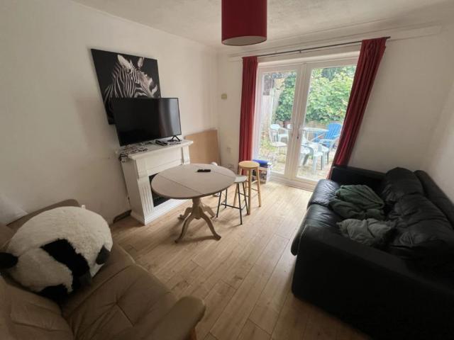 To Rent Kilmarnock Road, Winton, Bournemouth, BH9 £1,800 pcm Tenancy Info