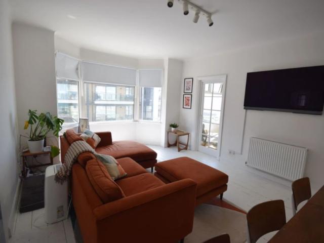 To Rent Sea Road, Boscombe, Bournemouth, BH5 £800 pcm Tenancy Info