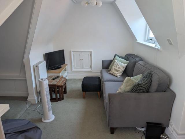 To Rent West Cliff Gardens, Town Centre, Bournemouth, BH2 £700 pcm Tenancy Info