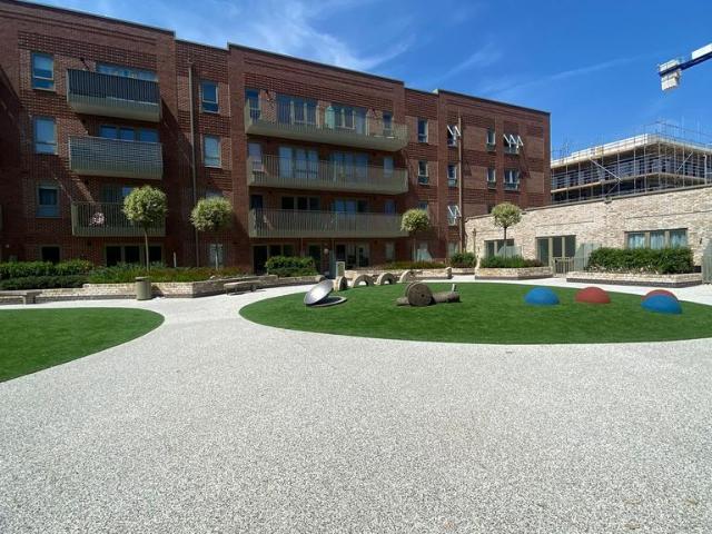 Tom Lake Way, Watford WD19 1 bed flat to rent £1,600 pcm £369 pw