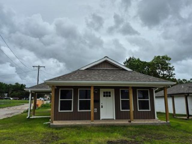 Tom St, Webb City, MO 64870