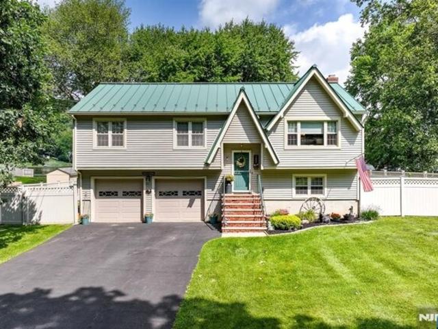 Tomahawk Trl, Sparta, Home For Sale