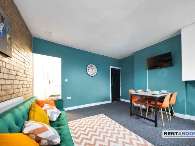Tomkinson Road, Nuneaton, CV10 8BN
