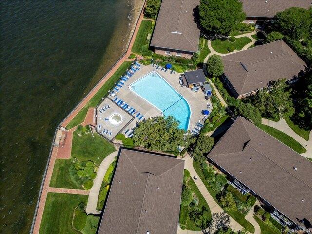 Toms Point Unit Building Ln Unit J, Port Washington, Property For Sale