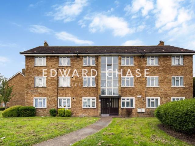 Tomswood Hill, Barkingside IG6, 3 bed flat to rent, £2,000 pcm | PrimeLocation