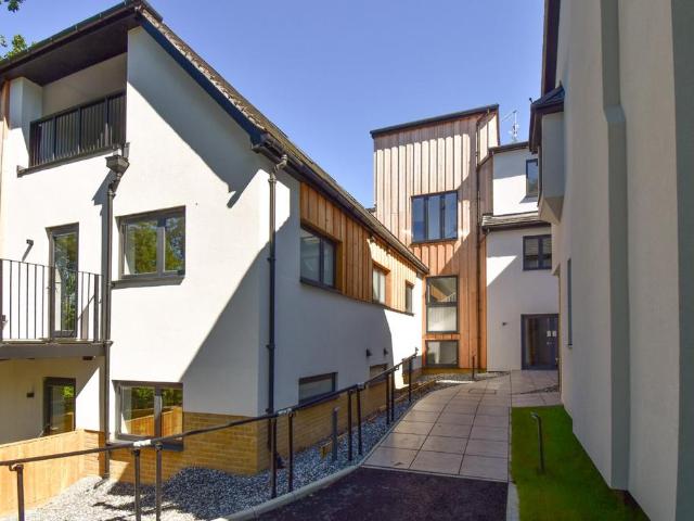 Tonbridge Road, Tunbridge Wells TN2 2 bed apartment to rent £1,650 pcm £381 pw